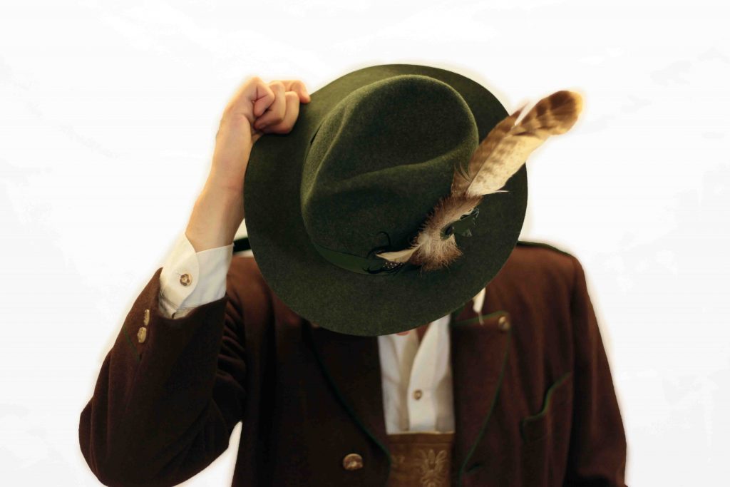 Pressefoto - Jägerhut Logo - Jommelli OperaJommelli Opera